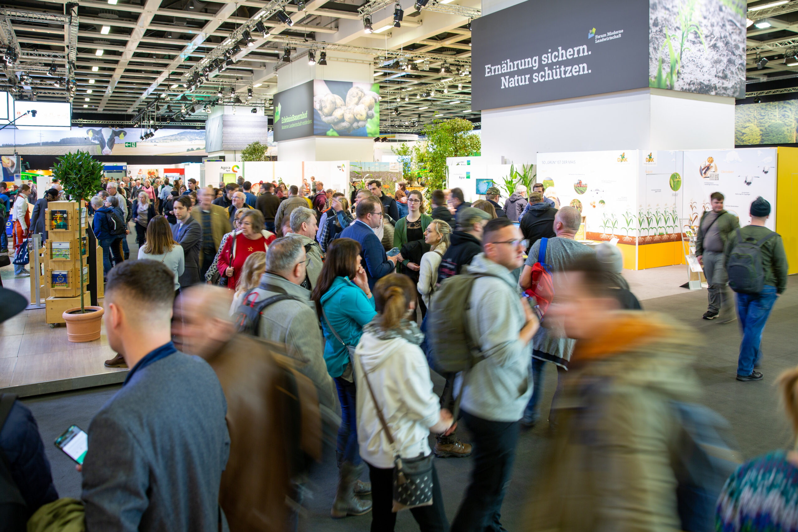 Moderne Landwirtschaft in Halle 3.2 entdecken ErlebnisBauernhof ...